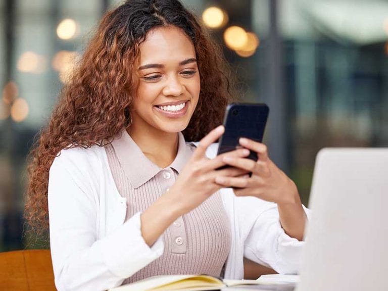 15 Best Ways to Get a Guy to Text You First & Text You Back