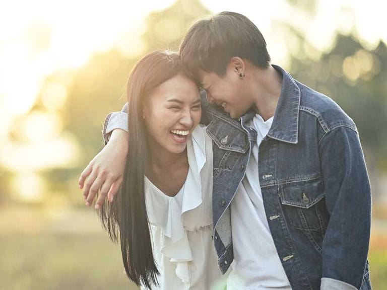 Top 10 Arm Around Shoulder Meanings (With Images)