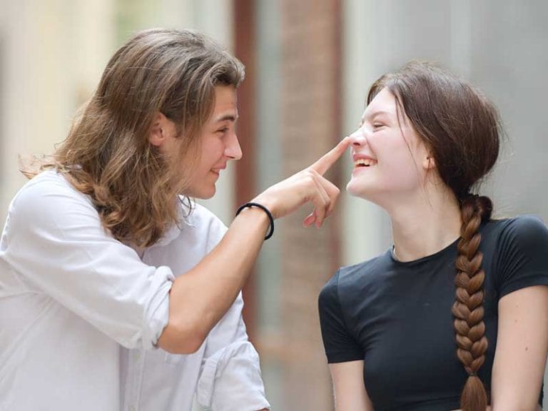 7 Meanings When A Guy Calls You Sweetheart or Sweetie